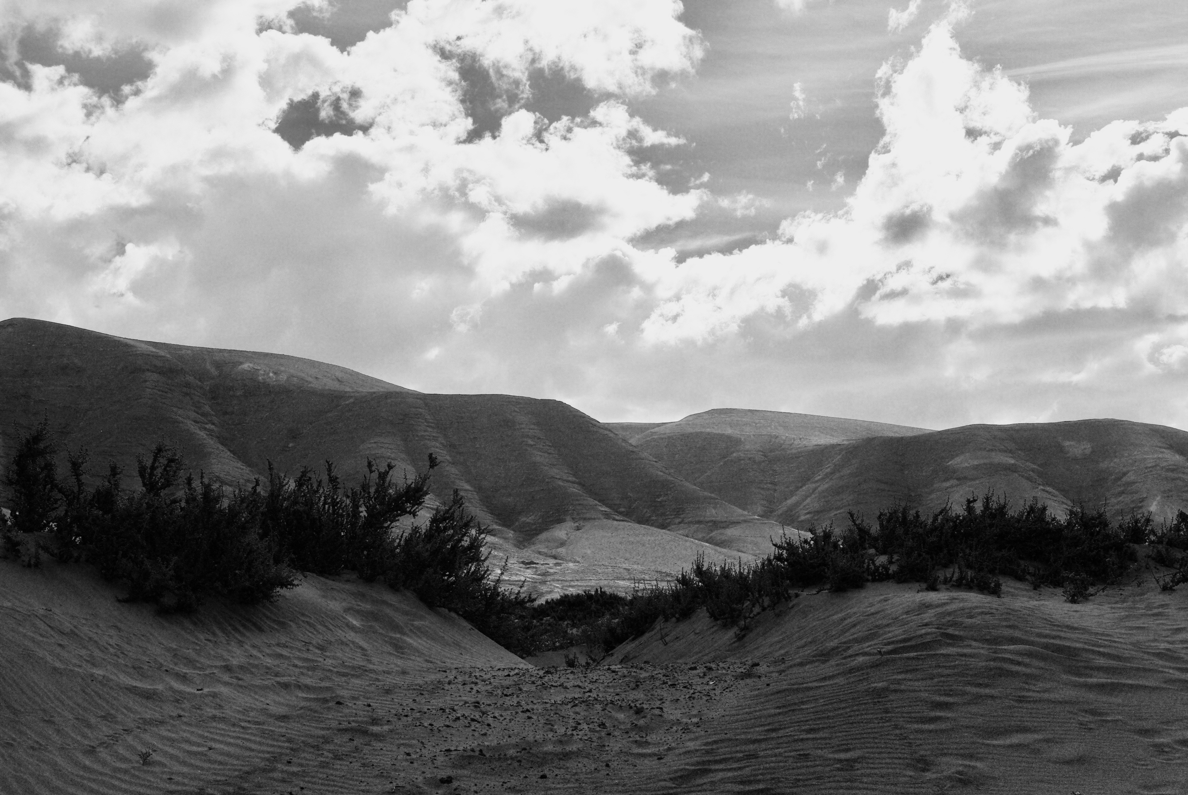 Monotone mountains | A lover of the light